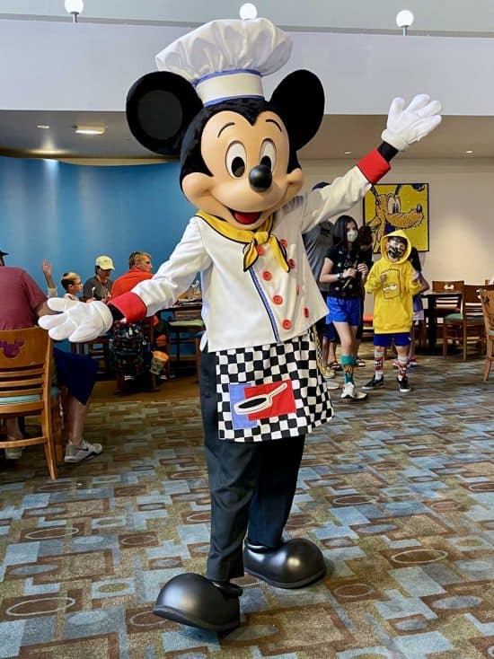 Best Places to Eat With Mickey Mouse • WDW Vacation Tips