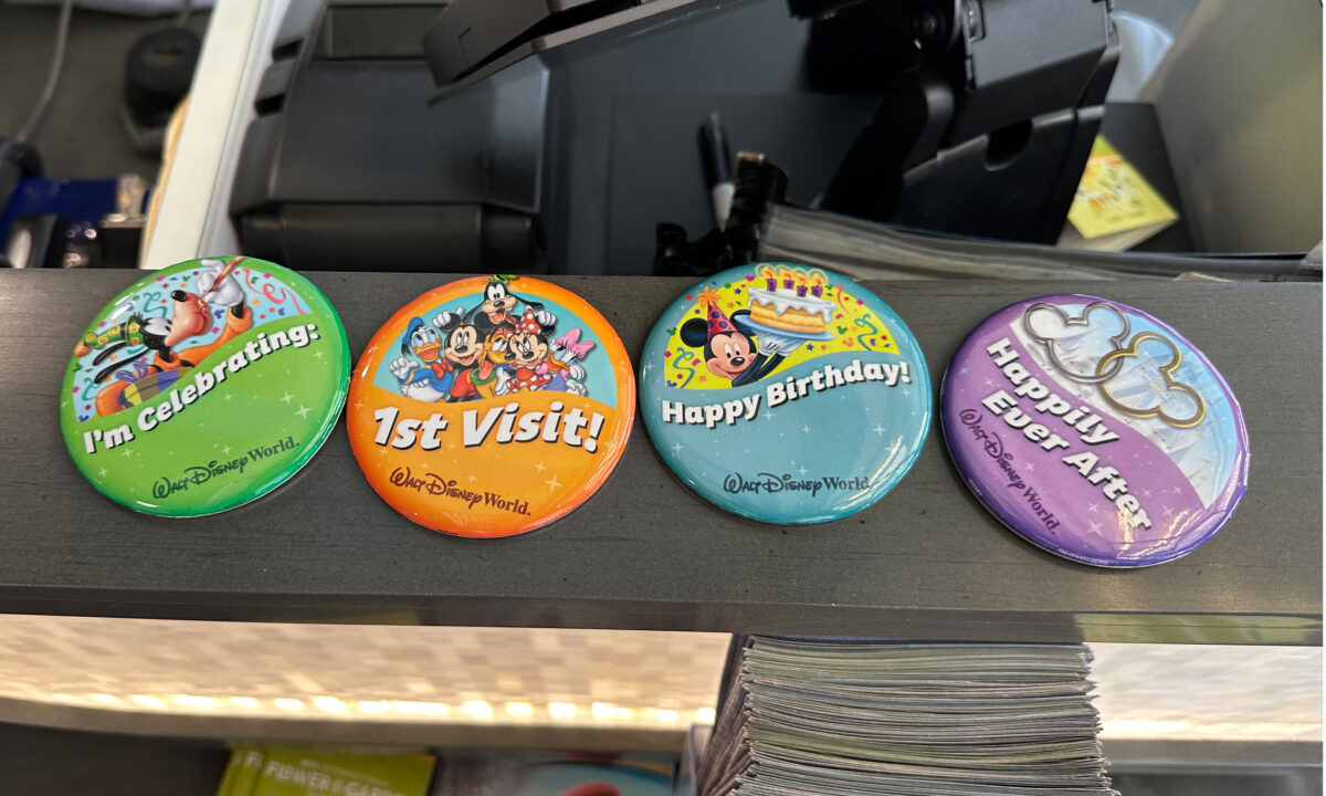 Why Everyone Should Visit City Hall in the Magic Kingdom - WDW Vacation ...