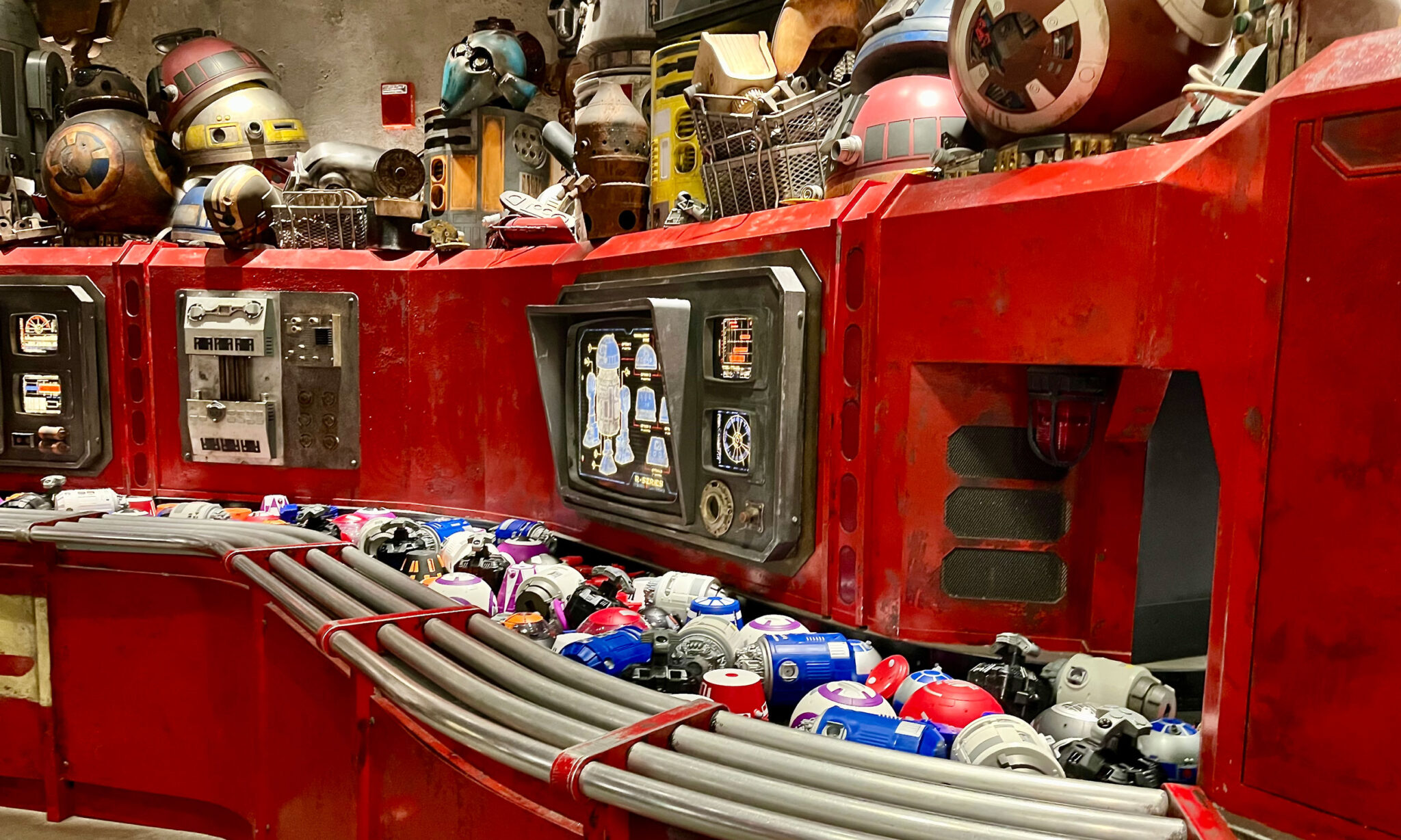 Unlocking The 6 Disney Star Wars Droid Personality Chips! • WDW ...