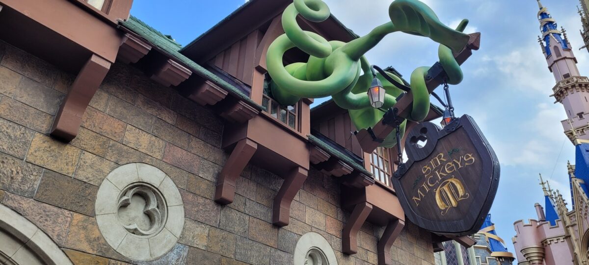 FREE Printable: Magic Kingdom Scavenger Hunt • WDW Vacation Tips