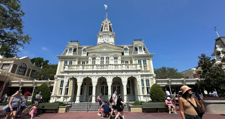 Why Everyone Should Visit City Hall in the Magic Kingdom • WDW Vacation ...
