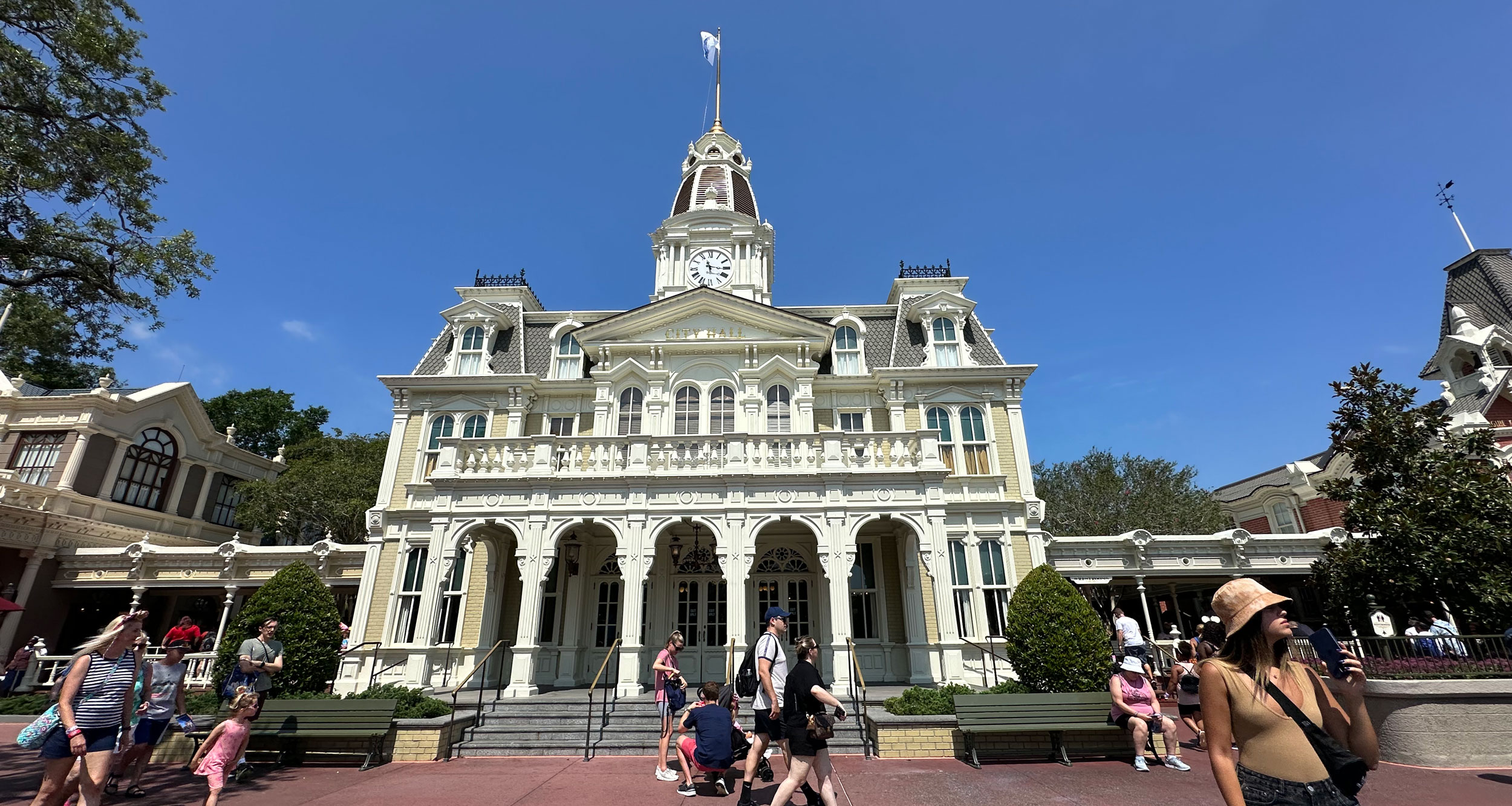 Why Everyone Should Visit City Hall in the Magic Kingdom - WDW Vacation ...