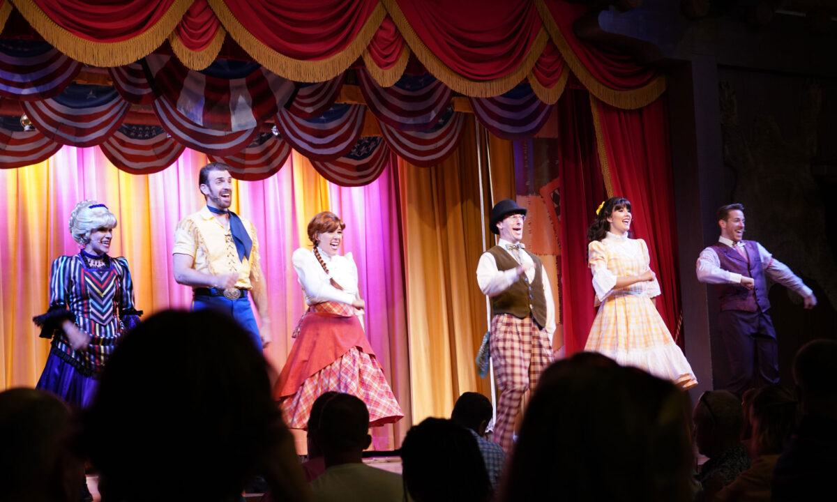 Hoop-De-Doo Musical Revue: Is it worth it? • WDW Vacation Tips